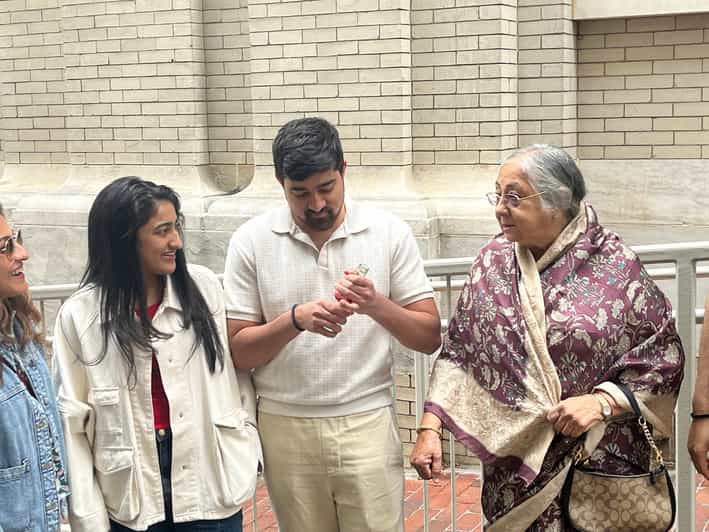 Philadelphia: Comedy Magic Walking Tour with a Guide | GetYourGuide