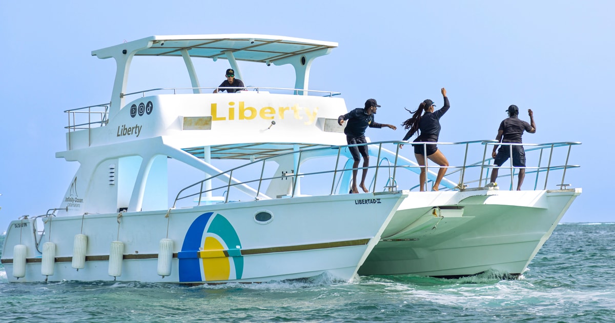 Crucero en barco por Punta Cana y snorkel con barra libre | GetYourGuide
