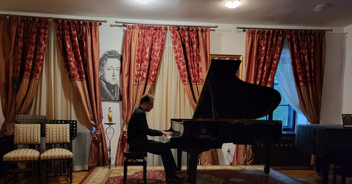 Krakow: Chopin Piano Concert with Wine | GetYourGuide
