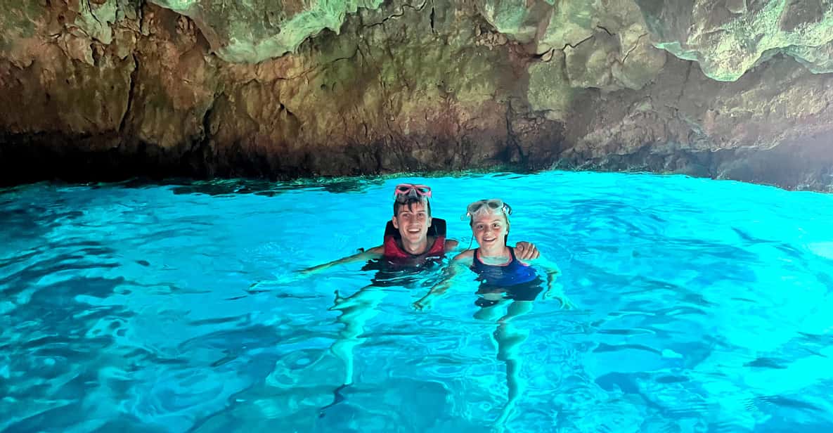 Location de kayak pour 1 heure à Cala Tango, réserve marine, grotte et ...