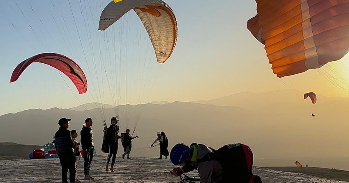 Marrakech: Parapente sobre el desierto de Agafay y vistas al monte ...
