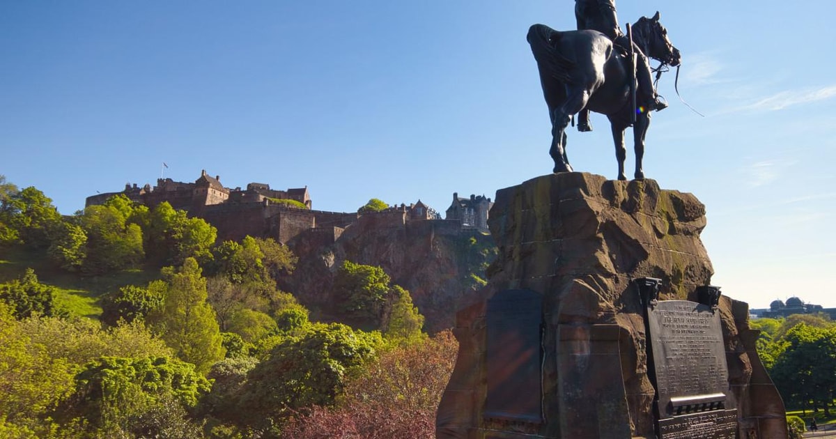 Edinburgh Old Town Audio Rally by P.I. Sir Peter Morgan | GetYourGuide