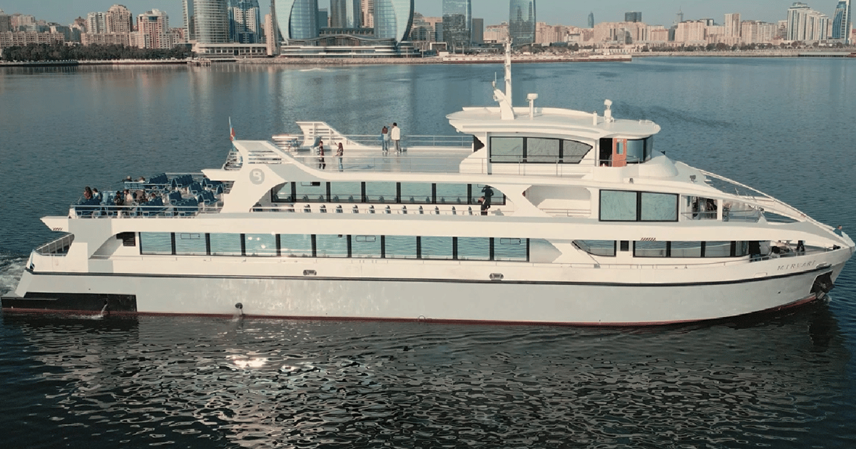 Bakoe ontdekken vanaf de zee met boot | GetYourGuide