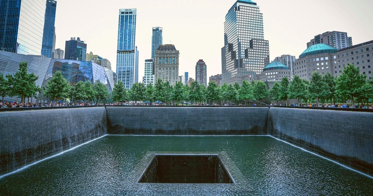 New York: 9/11 Ground Zero & Manhattan Walking Tour | GetYourGuide