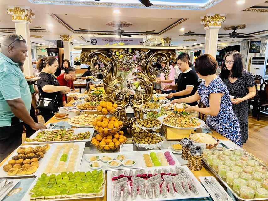 Cena Crucero Indochina Queen por el río Saigón | GetYourGuide