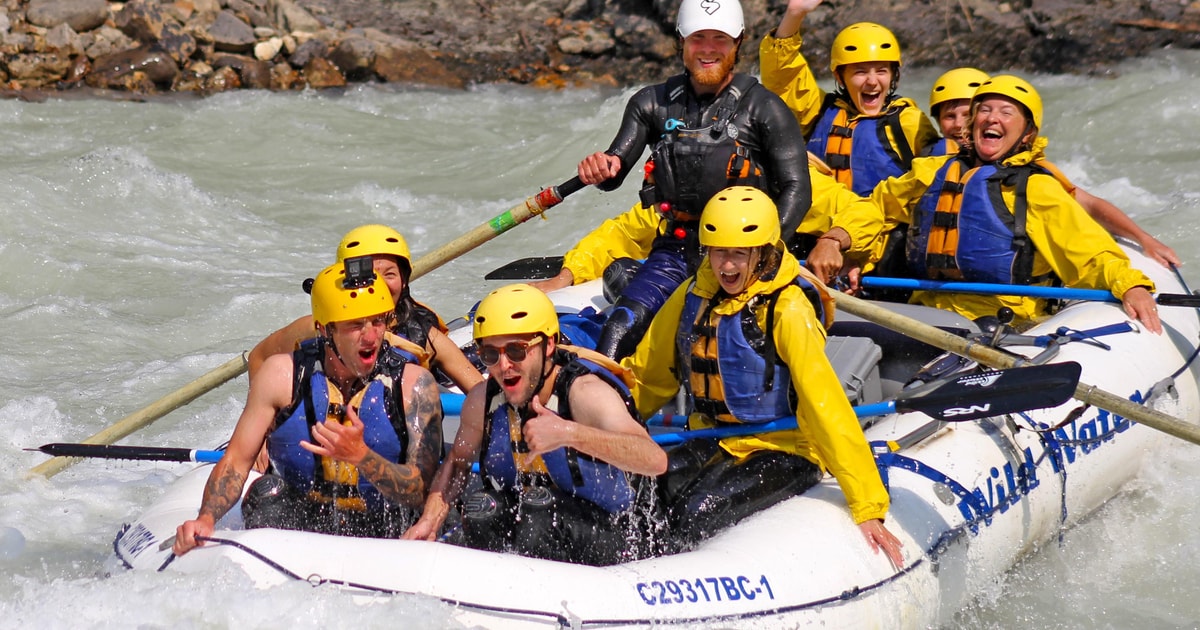 Kicking Horse River: Rafting-tur med grill | GetYourGuide
