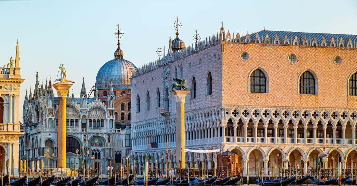 Venedig: Tour zum Dogenpalast und zur Markusbasilika mit Gondelfahrt ...