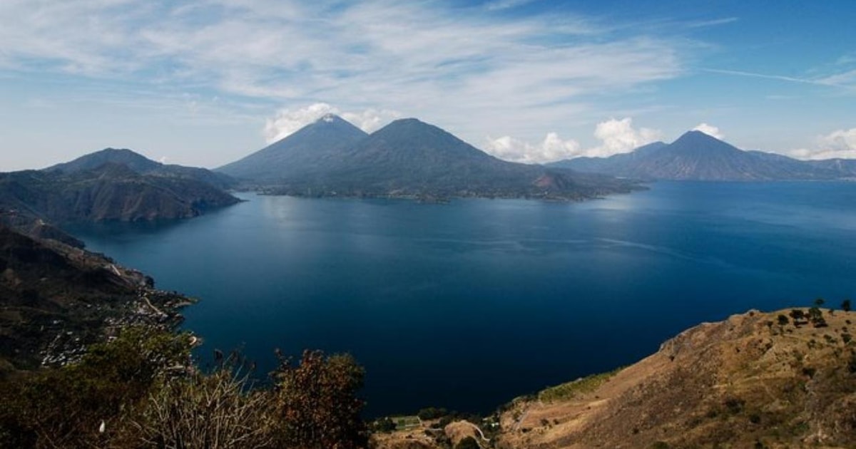 Antigua: Excursión privada de un día al Lago de Atitlán con guía maya ...