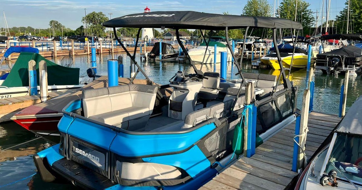 Lake St. Clair: Private Morning Calm Boat Cruise | GetYourGuide