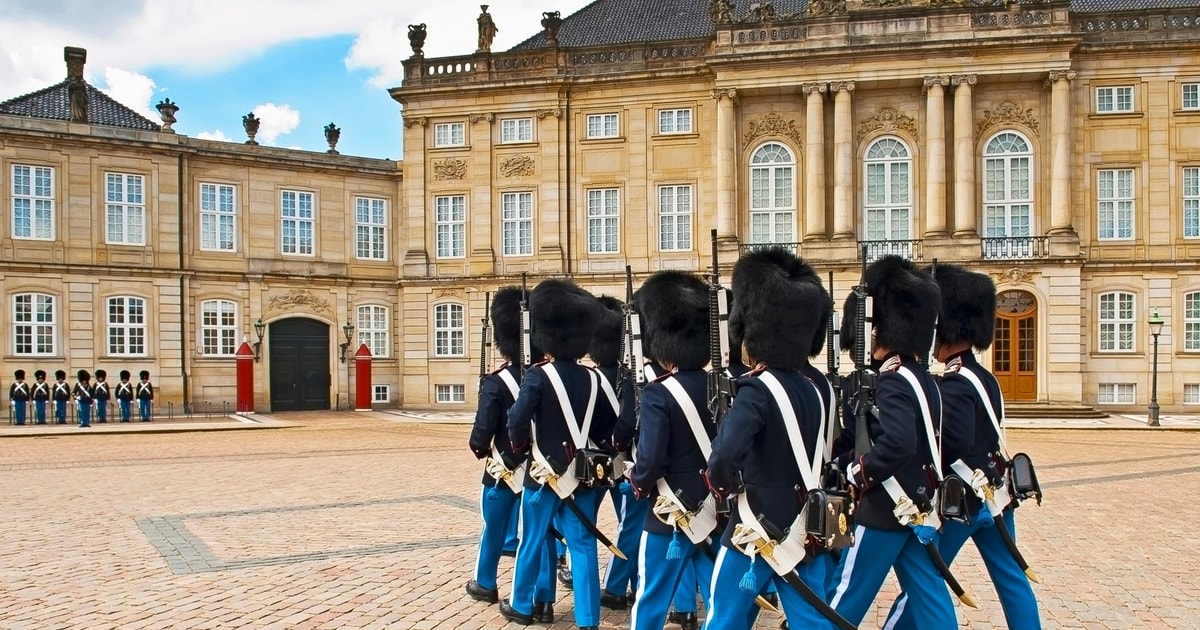 Schloss Amalienborg, Nyhavn, Frederiks Kirke, Kopenhagen Tour ...