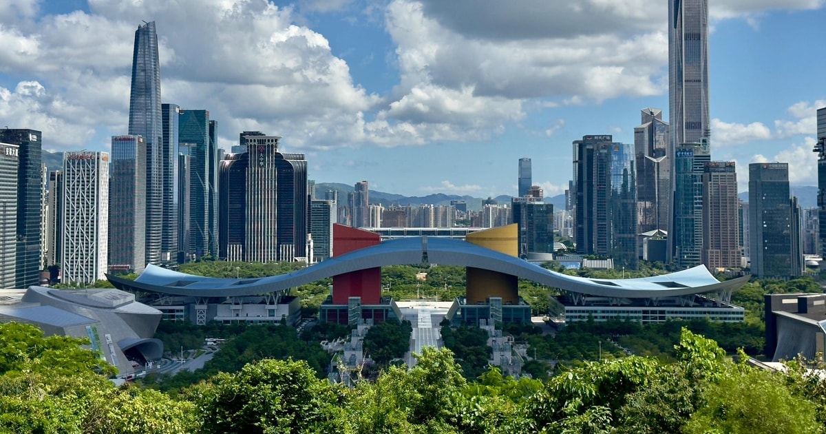 Shenzhen City Walk & Highlights Tour | GetYourGuide