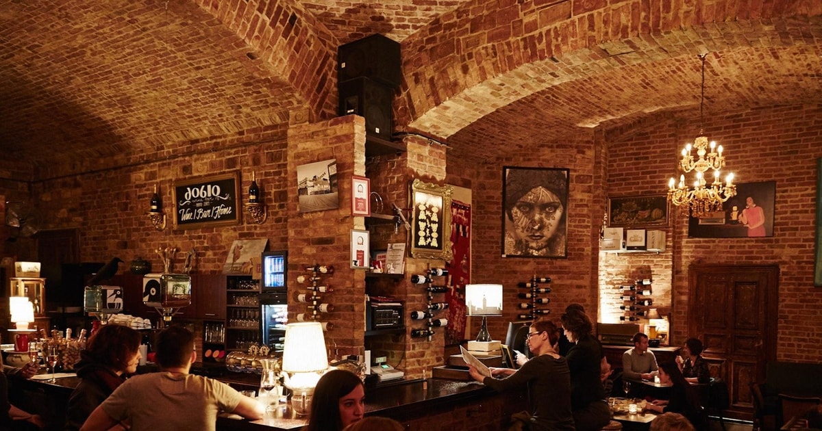 Wine Tasting Walk in Jewish Quarter Bars | GetYourGuide