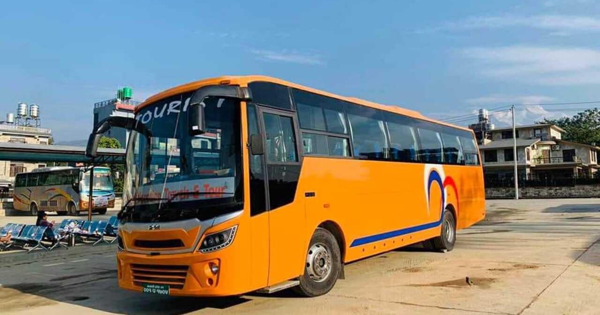 Gemeinsamer Touristenbus Deluxe von | KTM-PKR-KTM | | GetYourGuide