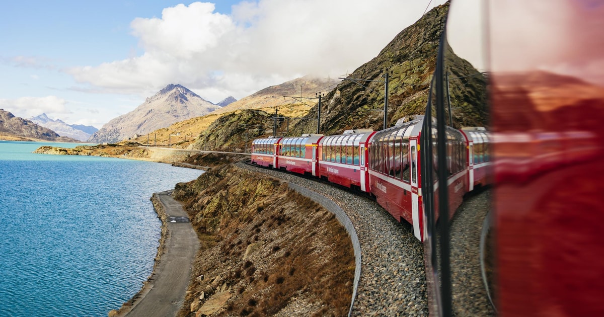 Vanuit Milaan: St. Moritz en panoramische Bernina Express-tour ...
