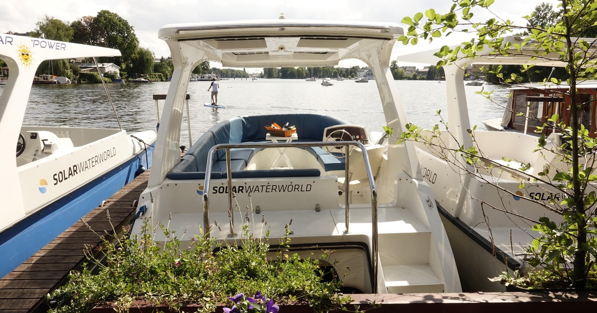 Köpenick Berlín: Excursión en barco sin conductor para un máximo de 12 ...