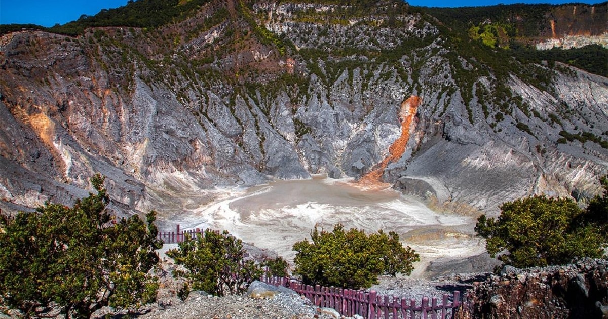 Jakarta: Volcano White Crater, Natural Hot Spring West Java | GetYourGuide