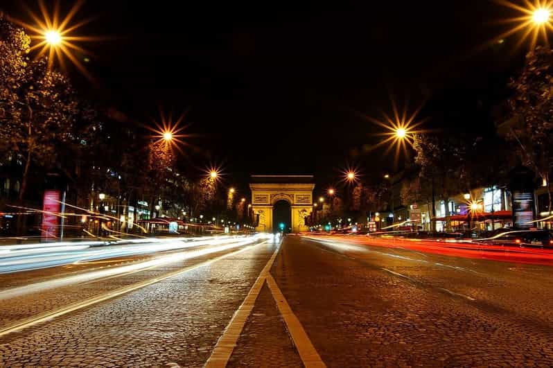 Paris Illuminated Walking Tour in Spanish | GetYourGuide