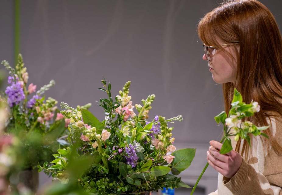Vase Arrangement Workshop | GetYourGuide