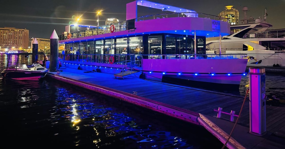 Cena en Crucero VIP en Catamarán por Dubai (Buffet multicusine ...