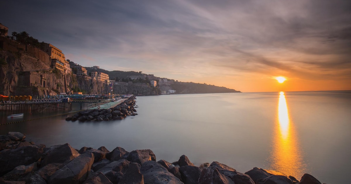 Van Positano/Praiano: Privé enkele reis naar Sorrento | GetYourGuide
