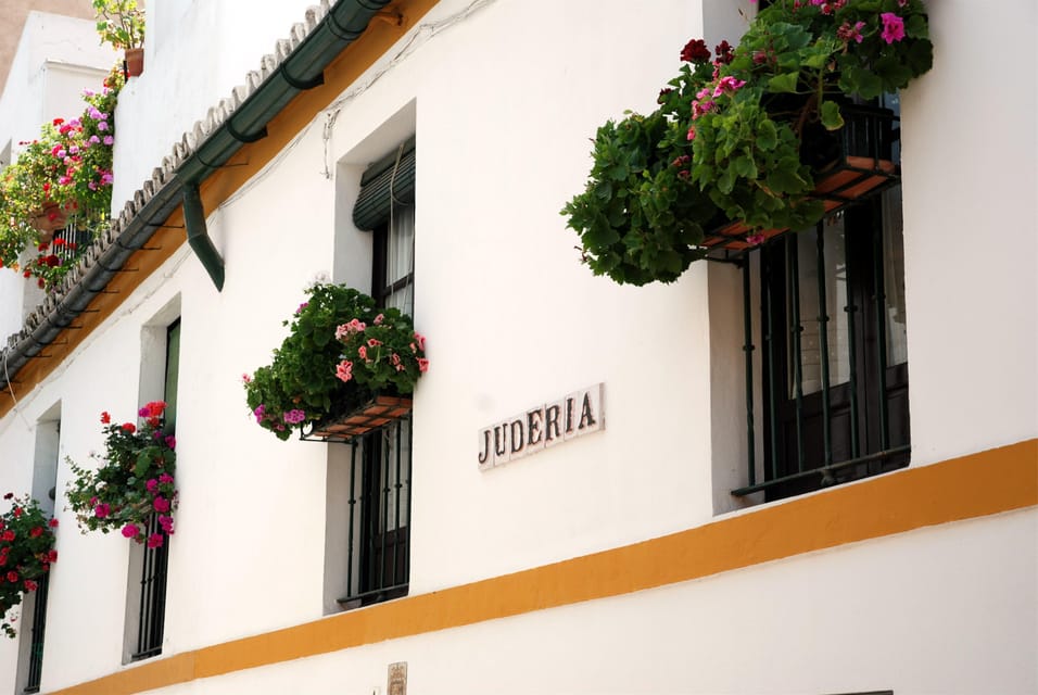 Legends of Santa Cruz, old jewish quarter | GetYourGuide