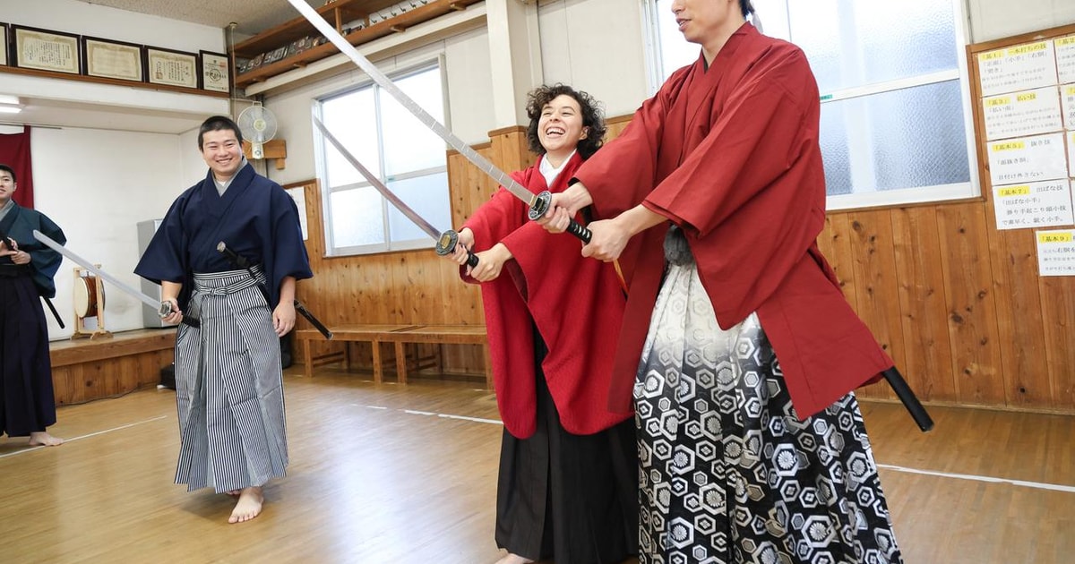 Kyoto: Samurai-sverd og kimono actionfilming | GetYourGuide