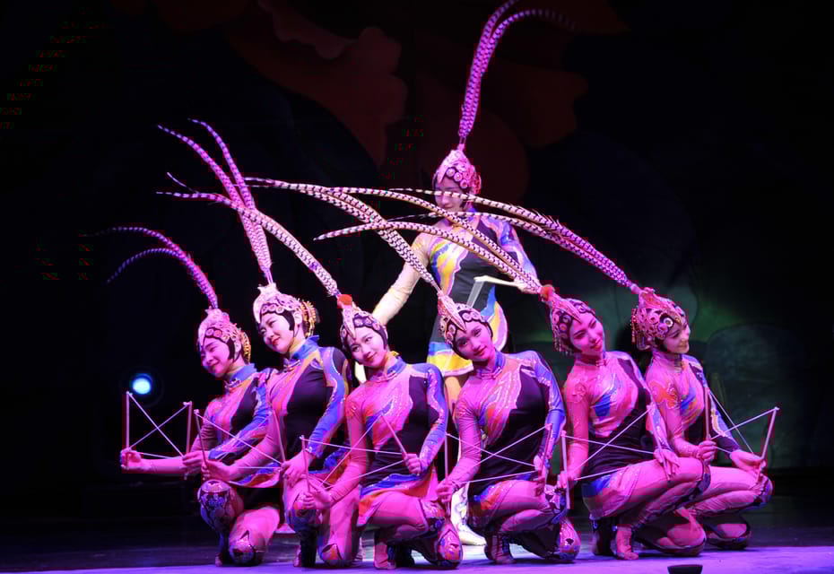 아크로바틱 쇼와 북경 오리 만찬이 포함된 베이징 나이트 투어 | GetYourGuide