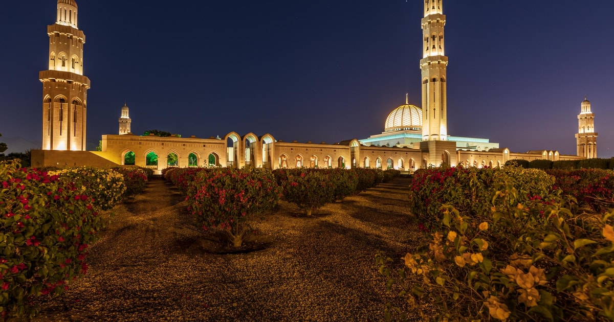 Muscat: Abendliche geführte Stadtrundfahrt mit dem Van | GetYourGuide