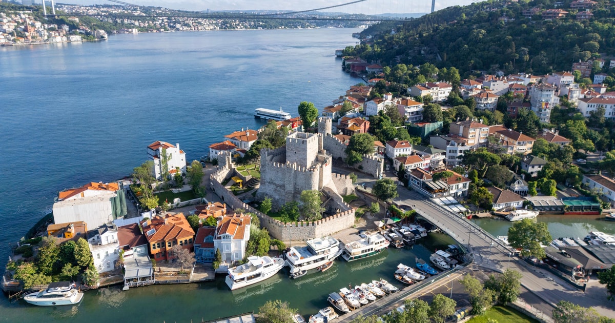 Istanbul: boottocht met snacks en bezoek aan Anatolisch fort | GetYourGuide