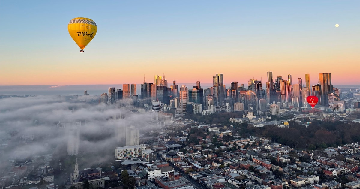 Melbourne: Sunrise Hot Air Balloon Flight | GetYourGuide