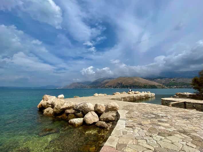 Argostoli: Fanari wandeling - vuurtoren, waterraderen en strand ...