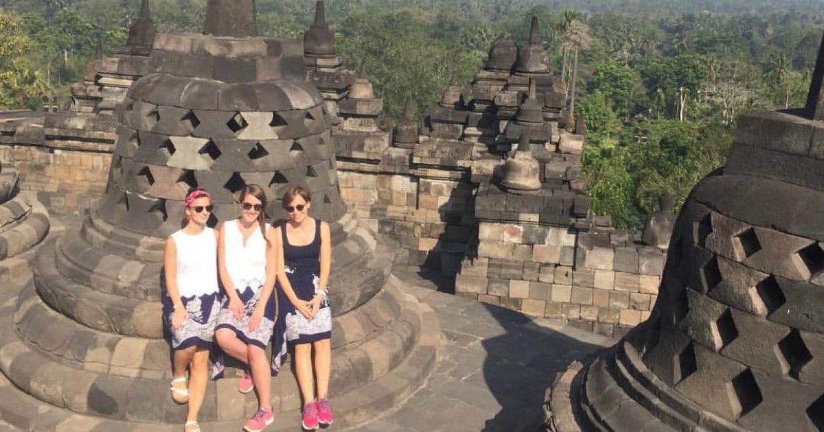 Yogyakarta : Visite de l'ascension de Borobudur (5 heures) | GetYourGuide