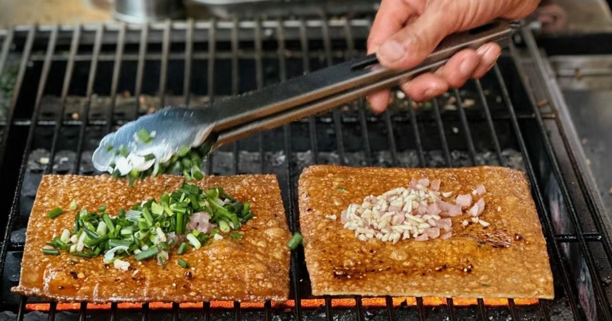 ChongQing: City Night Cruise and Local Snacks Tour | GetYourGuide