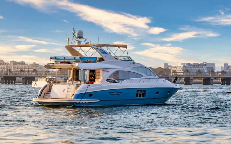 Dubai: 64-ft Majesty Yacht İçecekli Özel Yolculuk | GetYourGuide