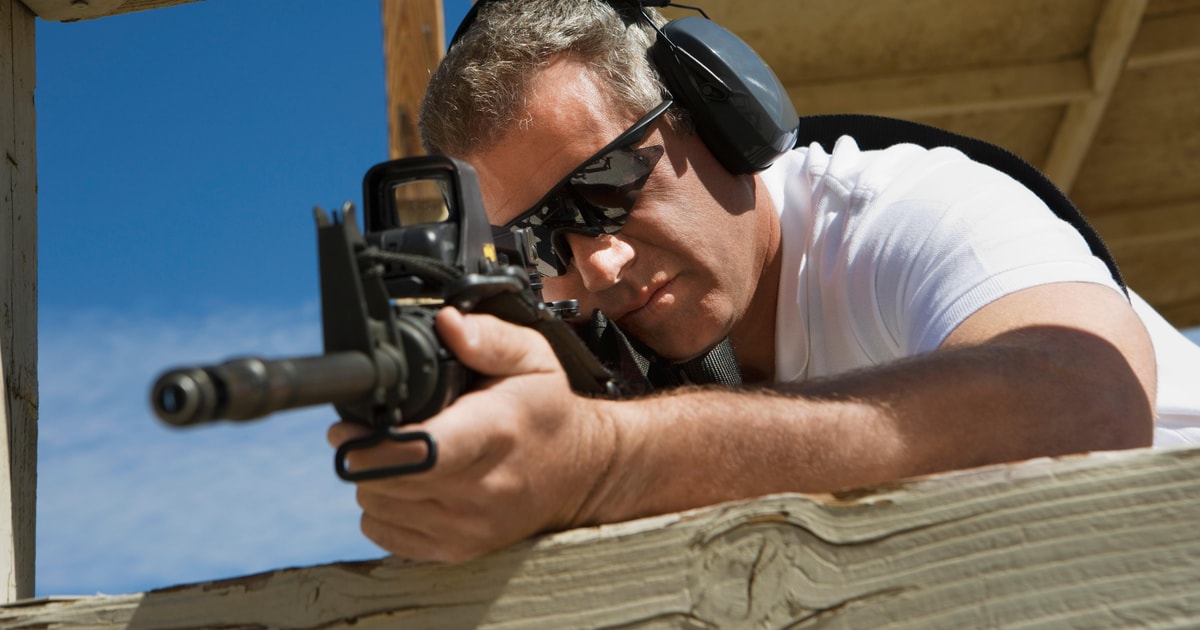 Warsaw: Machine Gun Shooting Experience | GetYourGuide