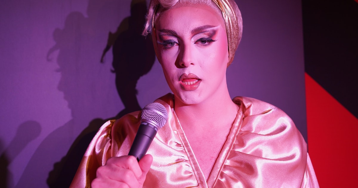 Mascara Drag Show | GetYourGuide