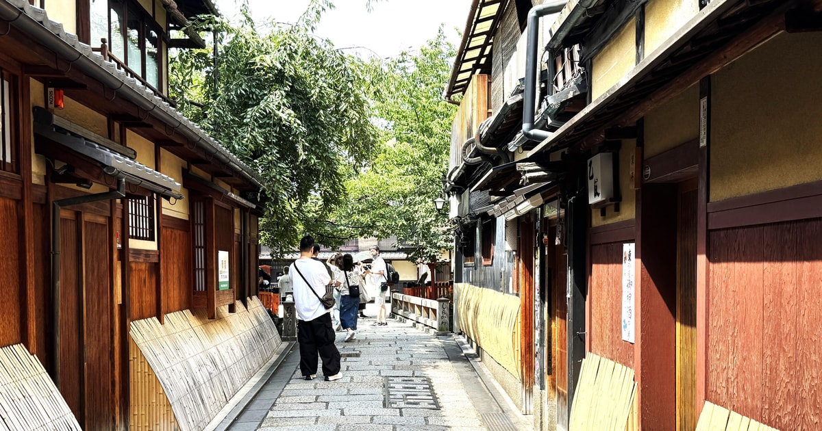 Kyoto: Yasaka Shrine, Gion & Nishiki Market Walking Tour | GetYourGuide