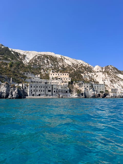 Isla de Lípari: Excursión de un día en barco | GetYourGuide