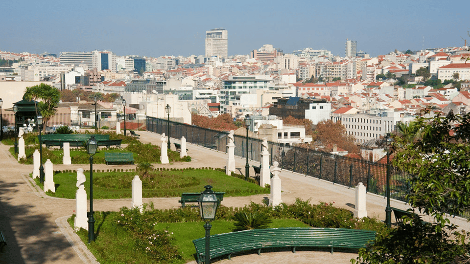 Descubre el Alma de Lisboa: La Aventura de las 7 Colinas | GetYourGuide