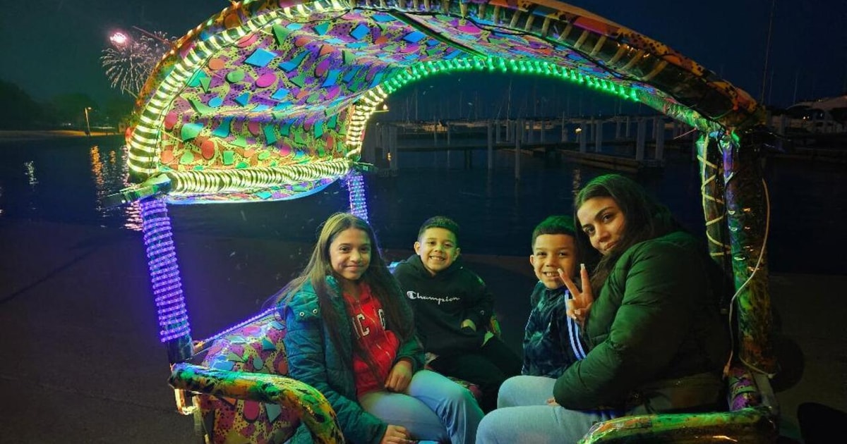 Chicago: Pedicab Tour with Music and Sights | GetYourGuide