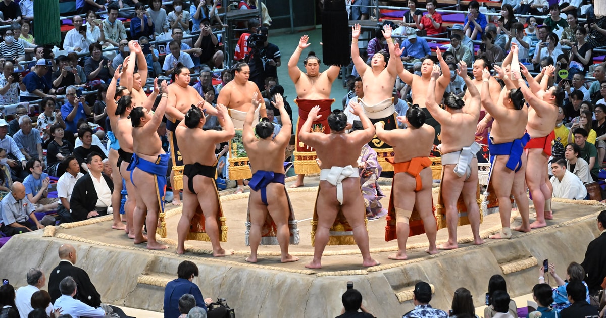 Special Sumo Tour for the Kyushu Grand Sumo Tournament | GetYourGuide