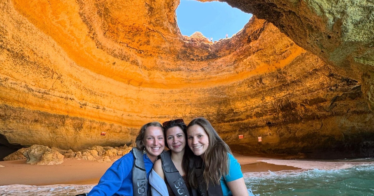 Portimão: tour en barco por las cuevas y la costa de Benagil | GetYourGuide