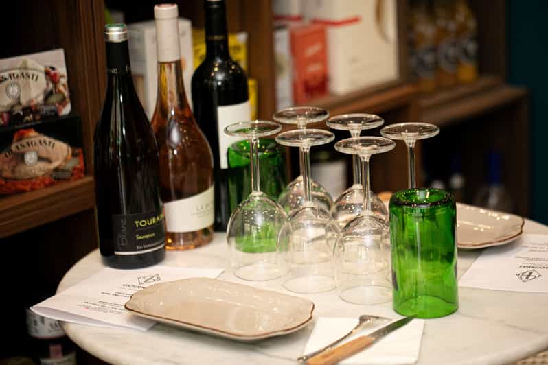París: Degustación de 3 Vinos y 3 Quesos | GetYourGuide
