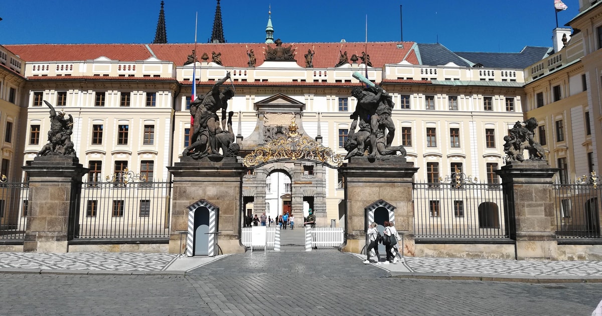 Praag: Tour naar de Praagse Burcht inclusief tickets. Spaans | GetYourGuide