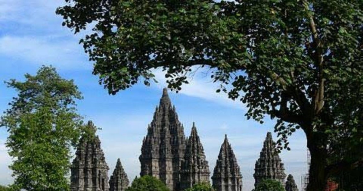 Borobudur & Prambanan Tempel, Vulkan Merapi Tour. | GetYourGuide