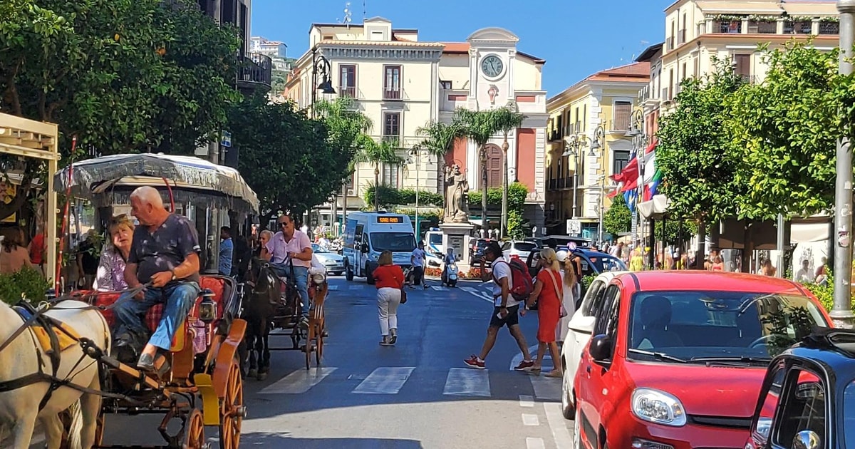 Napels: Privé transfer naar positano enkele reis | GetYourGuide