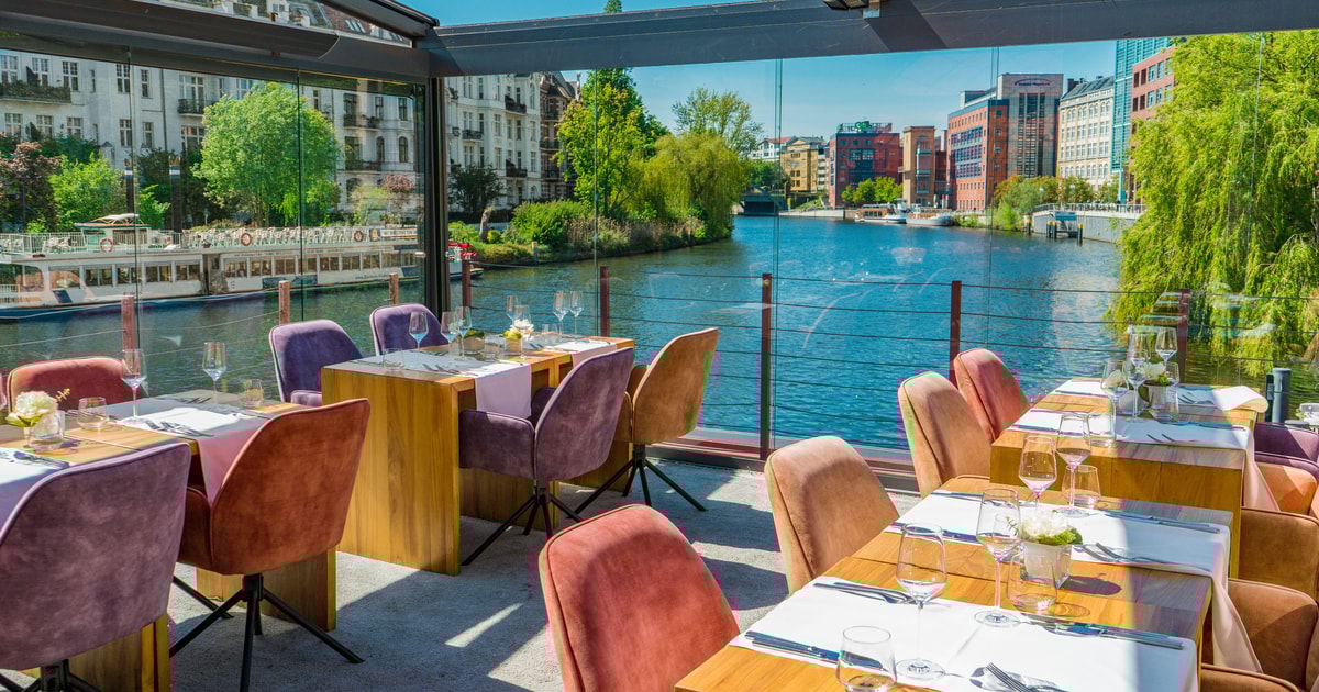 Floating & Dinner | GetYourGuide