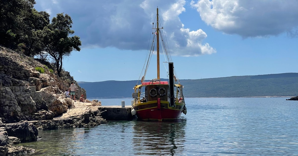 Crucero por la Playa Dorada y la isla de Plavnik, picnic a la parrilla ...