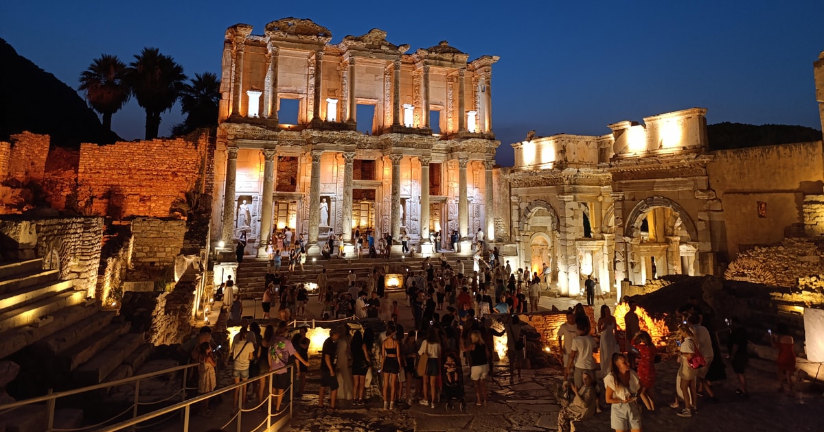 Kuşadası: Büyülü Özel Efes Gece Turu | GetYourGuide