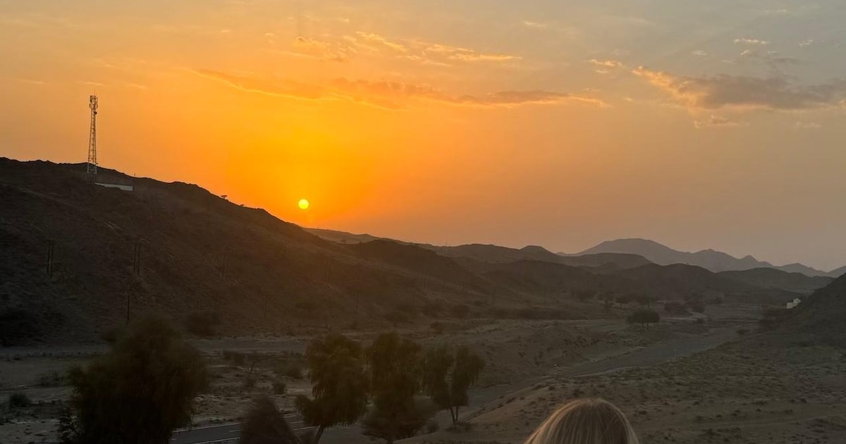 Sunset in desert with pick up | GetYourGuide